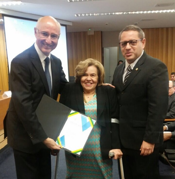 Presidente do CSJT entrega certificado de agradecimento ao TRT5-BA por ...