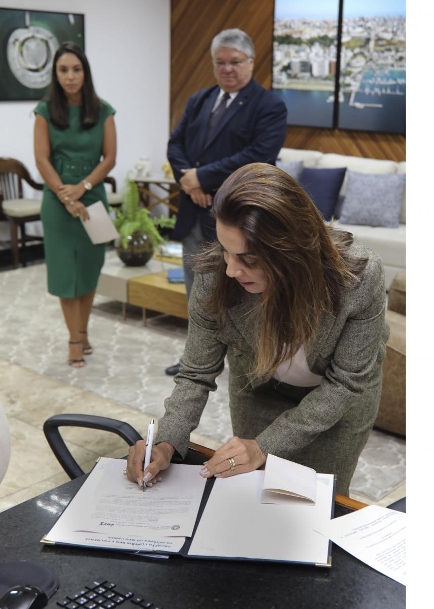 Empossada assessora-chefe do Gabinete do Desembargador Rubem Dias ...