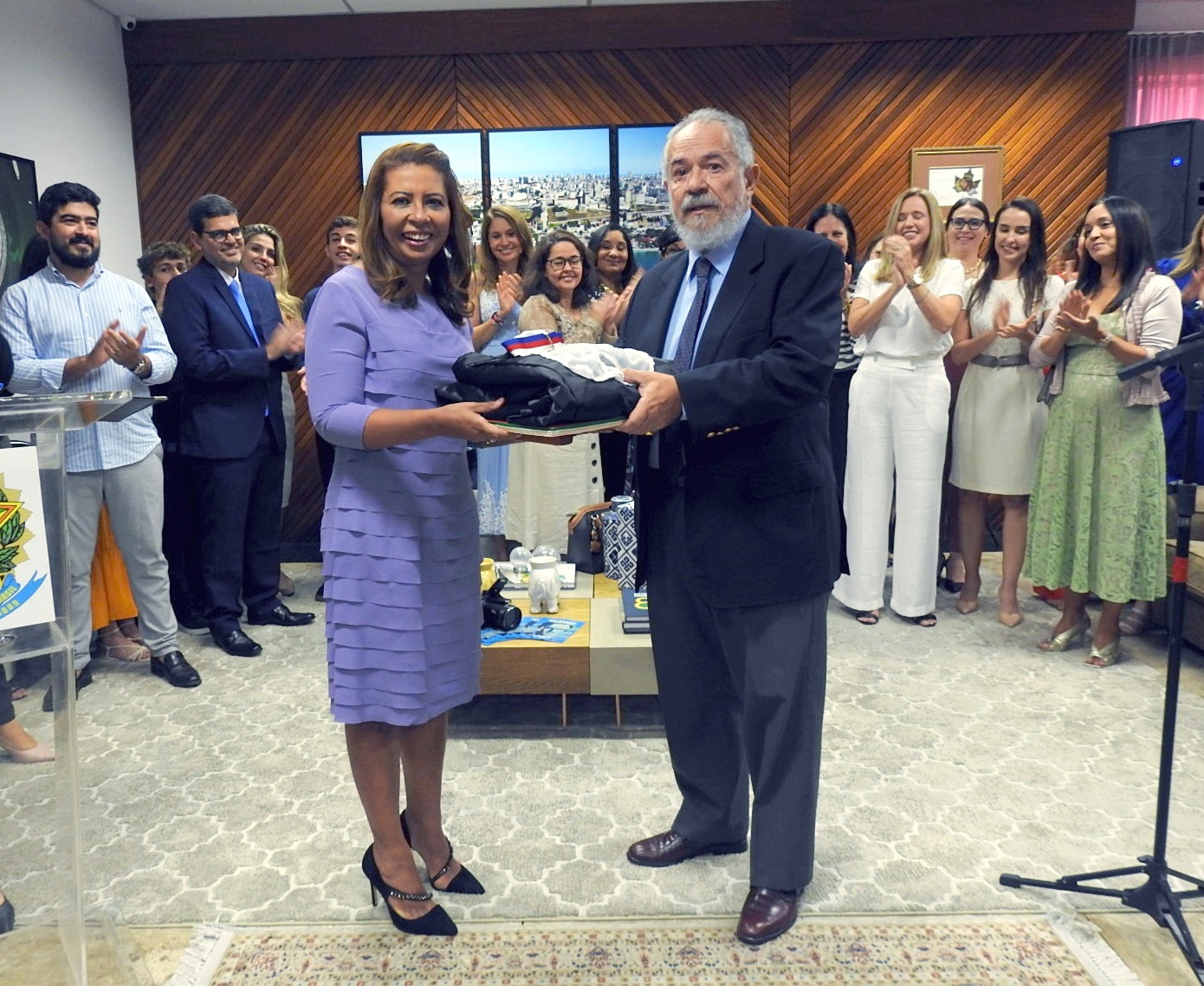 Magistrada Viviane Leite toma posse como desembargadora do TRT-5 ...