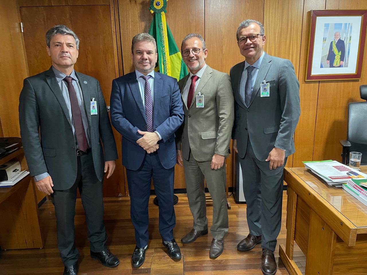 Presidente do TRT-5 busca apoio parlamentar para aprovação de cargos ...